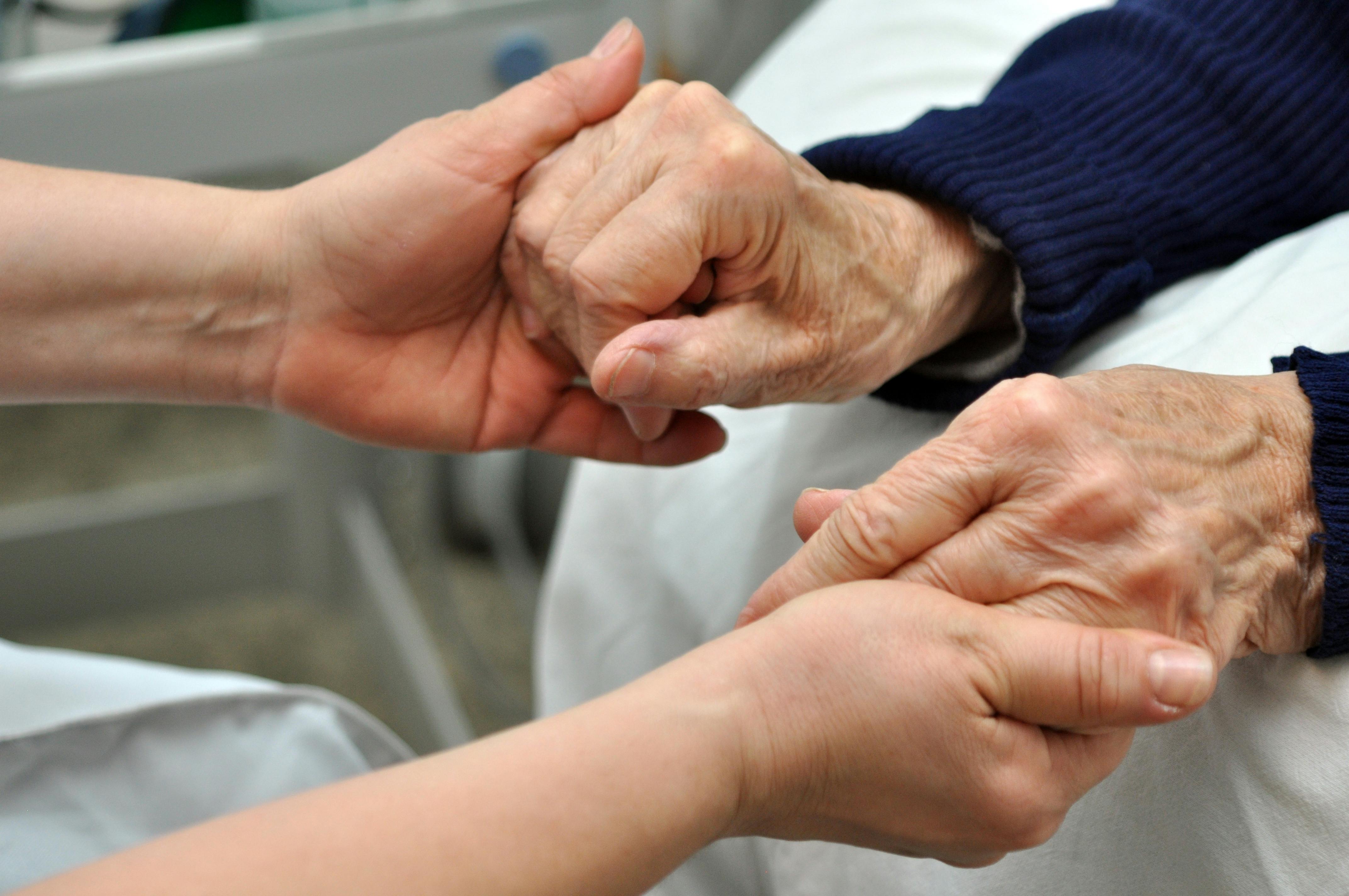 Gamle mennesker er ikke "et stykke papir" | Familie Journal