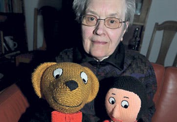 Birgit strikkede Bamse og Dukke Lise | Familie Journal