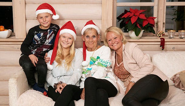 Legendariske Ulla Pia juler med familien: Vi er en flok ægte julenisser ...