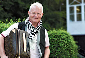 Jan Schou: Jeg har været rejsende i revyer i 40 år | Familie Journal